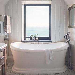 Coastal bathroom ideas – 10 ways to create a seaside escape | Ideal Home
