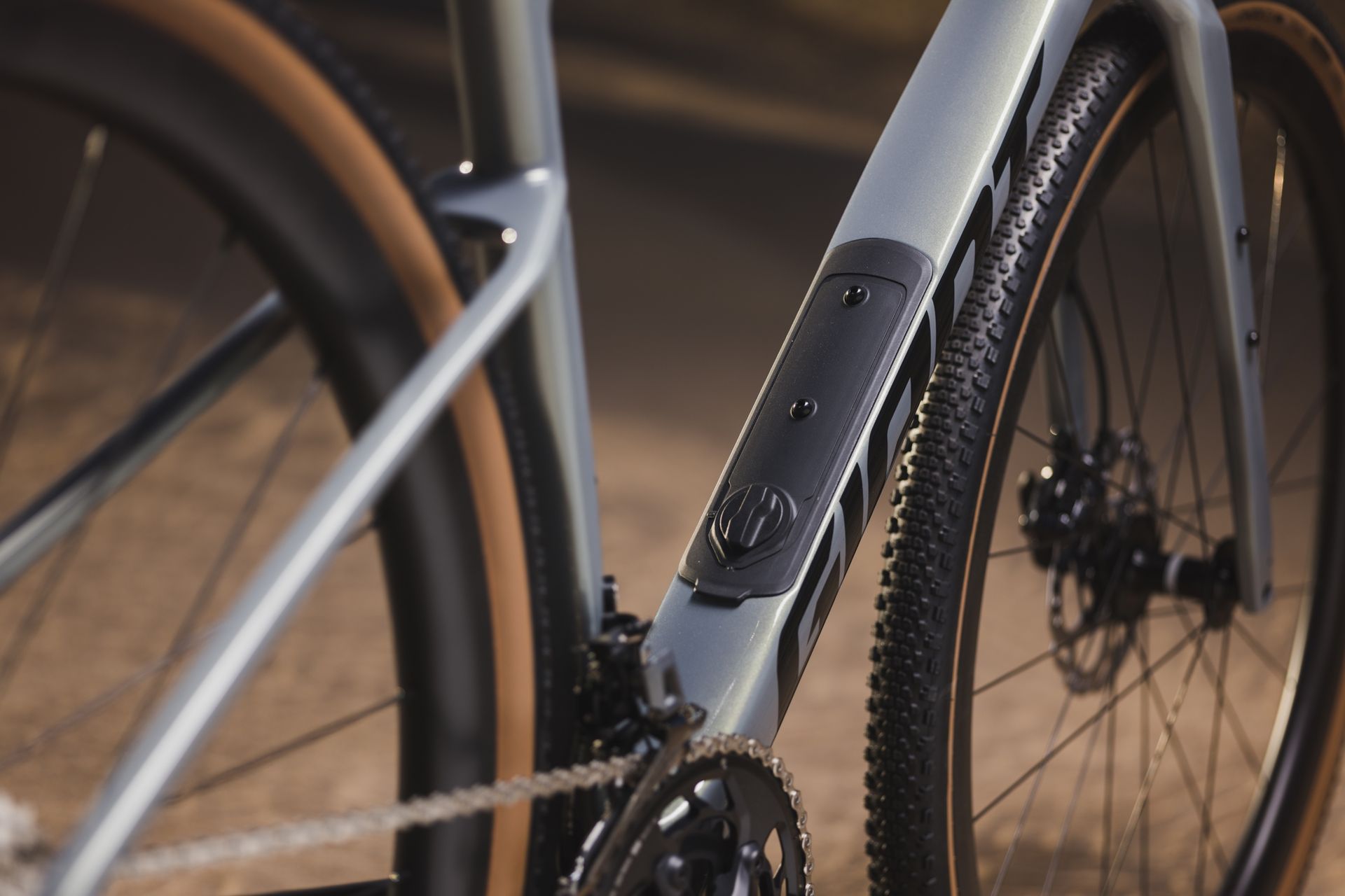 New Giant Revolt gains extra storage and loses all visible cables in ...