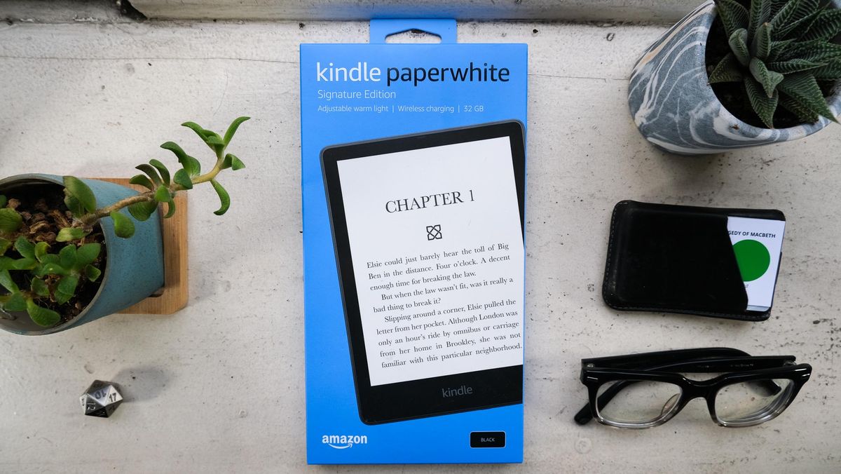 Amazon Kindle Paperwhite Signature Editon review: What does $50 more ...