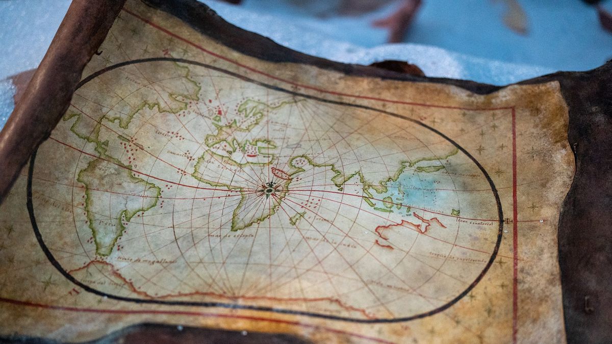 New Uncharted set photos take us behind the scenes of Tom Holland's ...