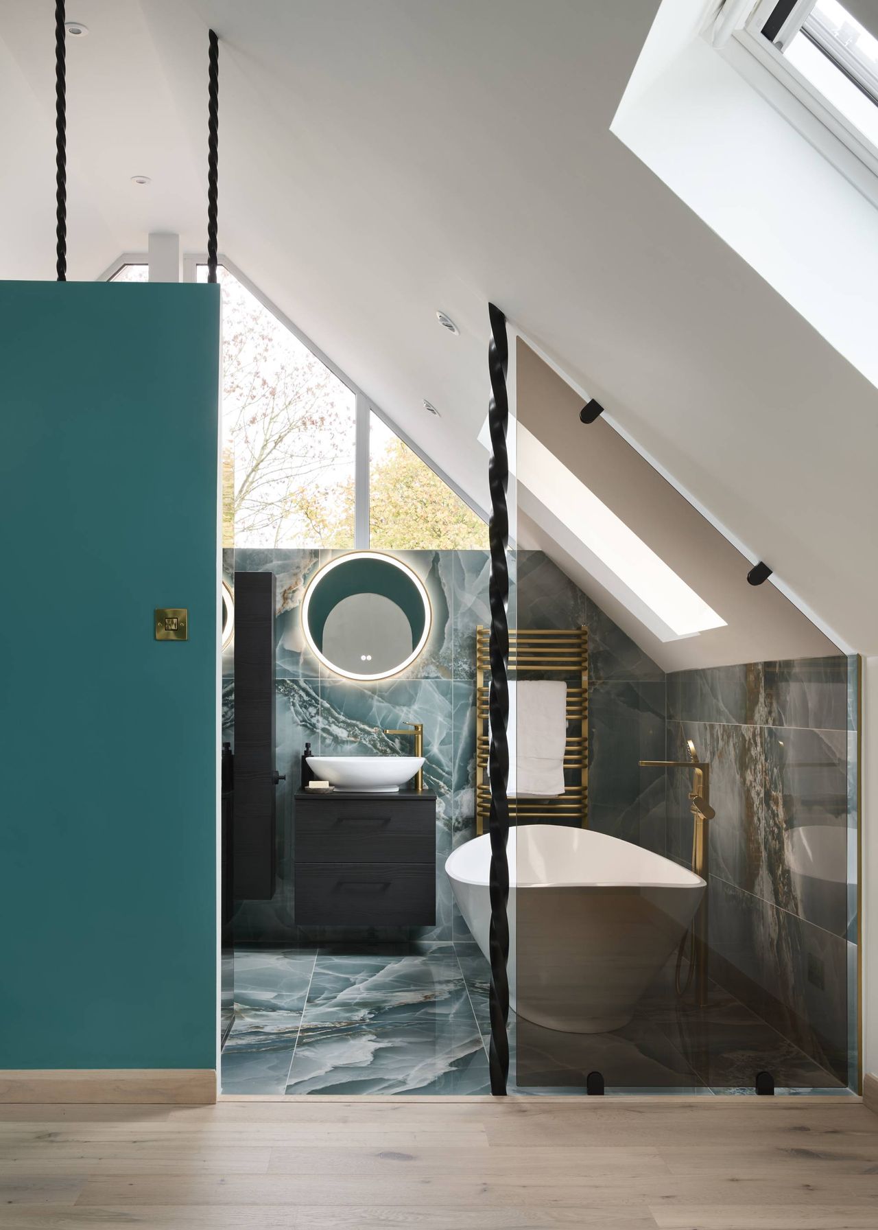 What Is the Cost of An En-suite Bathroom in 2025? | Livingetc