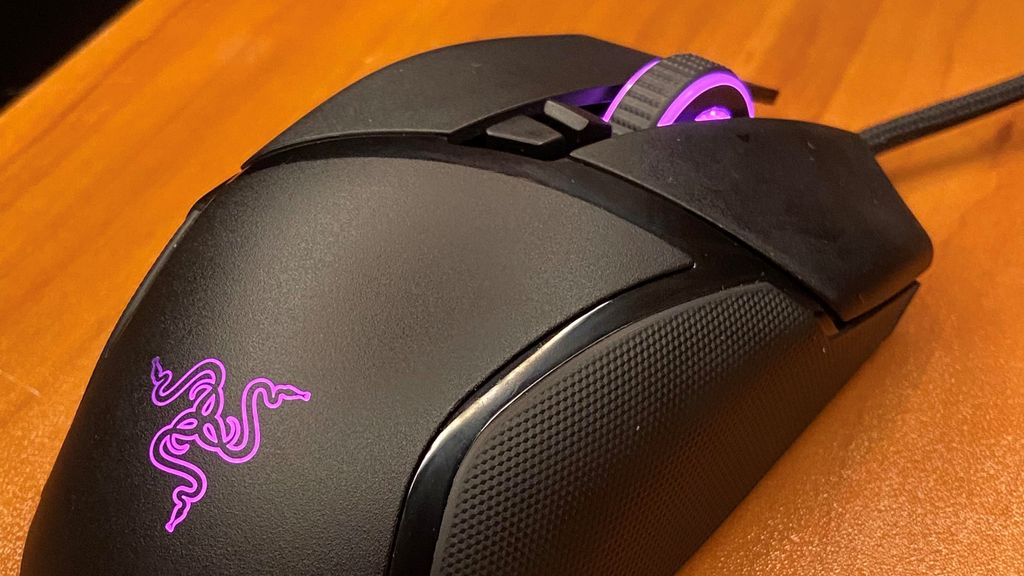 Razer Basilisk V2 Gaming Mouse Review: A Better DeathAdder | Tom's Hardware