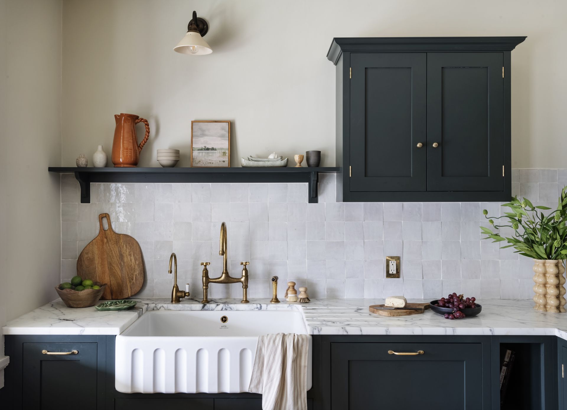 Benjamin Moore Simply White —What to Know About It | Livingetc