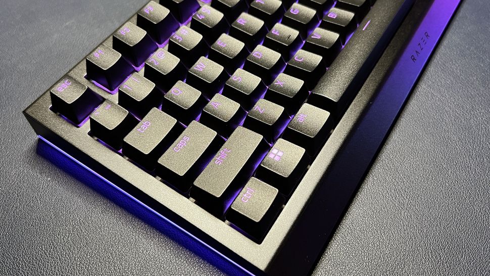 Razer BlackWidow V4 75% Review: It’s What’s Inside That Counts | Tom's ...