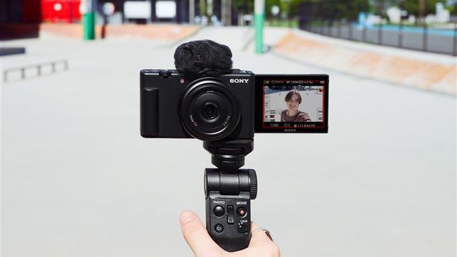 Sony ZV-1F is a strange twist on the world’s best vlogging camera ...