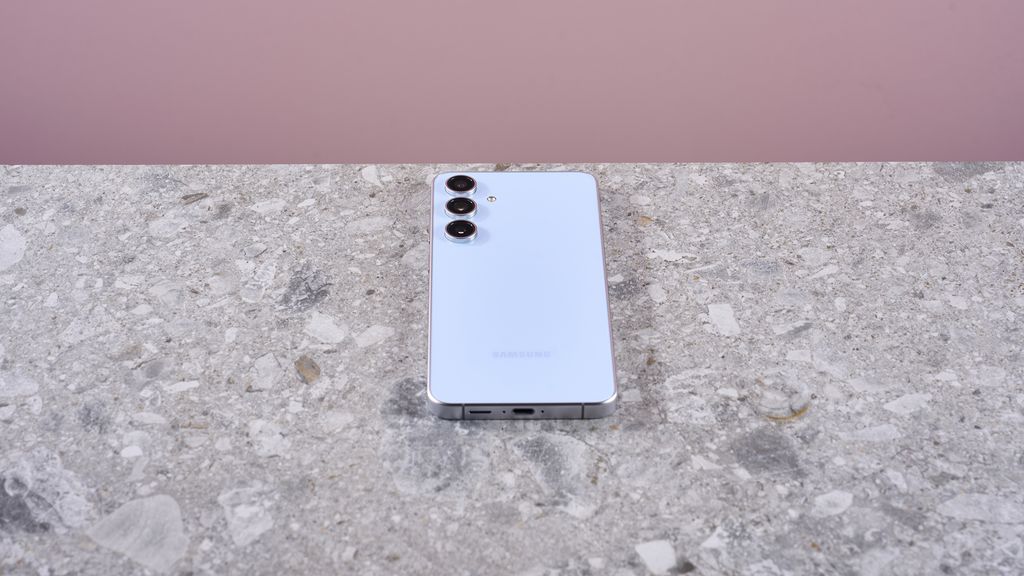 Samsung Galaxy S24 FE review: an AI-powered phone that's light on ...