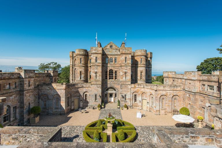 How Bampton Castle became Ham Court: The manor house-turned-castle, and ...