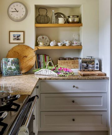 Take a tour around this tranquil, mellow-stoned Cotwold cottage | Ideal ...