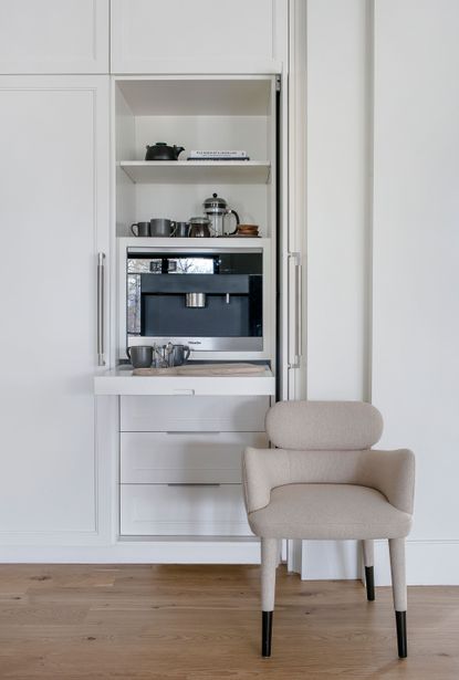 A pull-out countertop is among this small kitchen's cleverest ideas ...