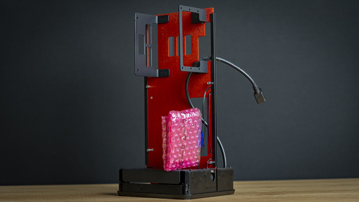 Louqe Raw S1 Review: the Future of Minimal Mini-ITX | Tom's Hardware