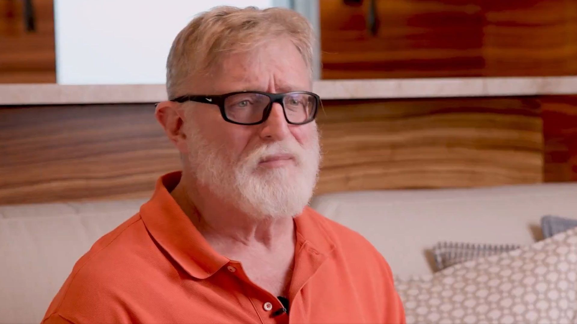 Gabe Newell waxes poetic about his love for the Dota 2 community in a ...