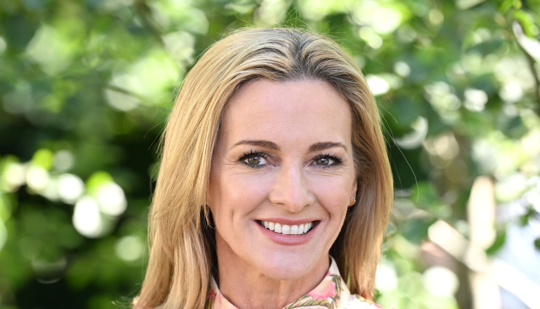 Gabby Logan's embroidered blouse and white trouser outfit is a winning ...