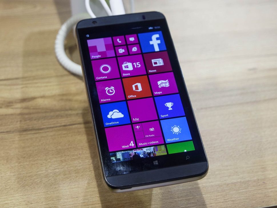 Hands-on with Kazam's latest Windows Phones, the Thunder 450W and 450WL ...