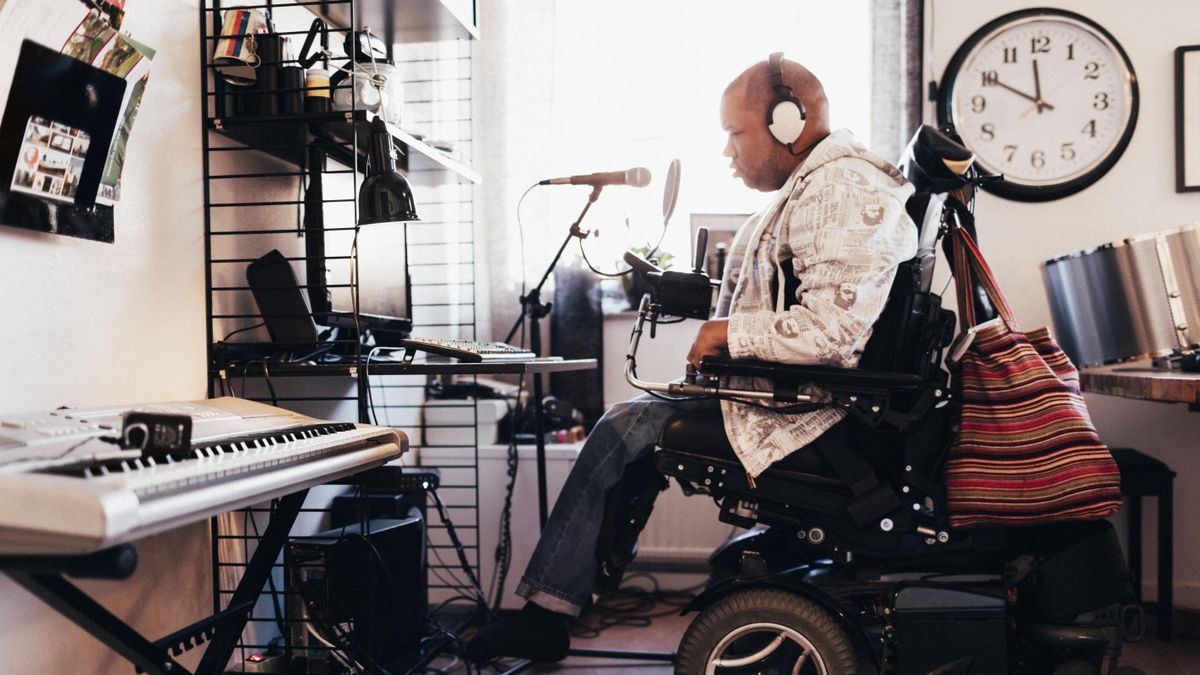 11 YouTube tips for musicians from singer-songwriter Janet Devlin ...