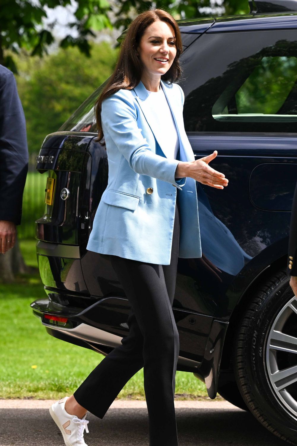 Kate Middleton elevates a casual weekend look with Reiss blazer | Marie ...