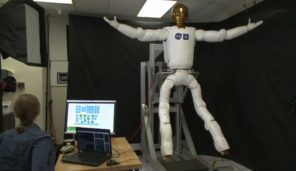 Space Legs for NASA's Robonaut 2 to Ride SpaceX Dragon Into Orbit | Space