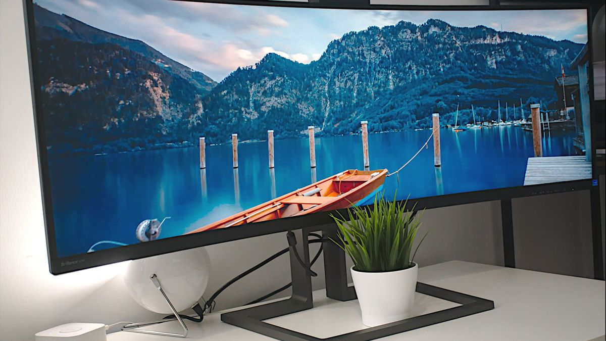 Should you buy a flat or curved computer monitor? | Windows Central