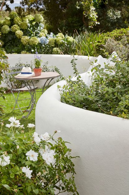 Lawn edging ideas: 15 ways to border your grass in style | Gardeningetc