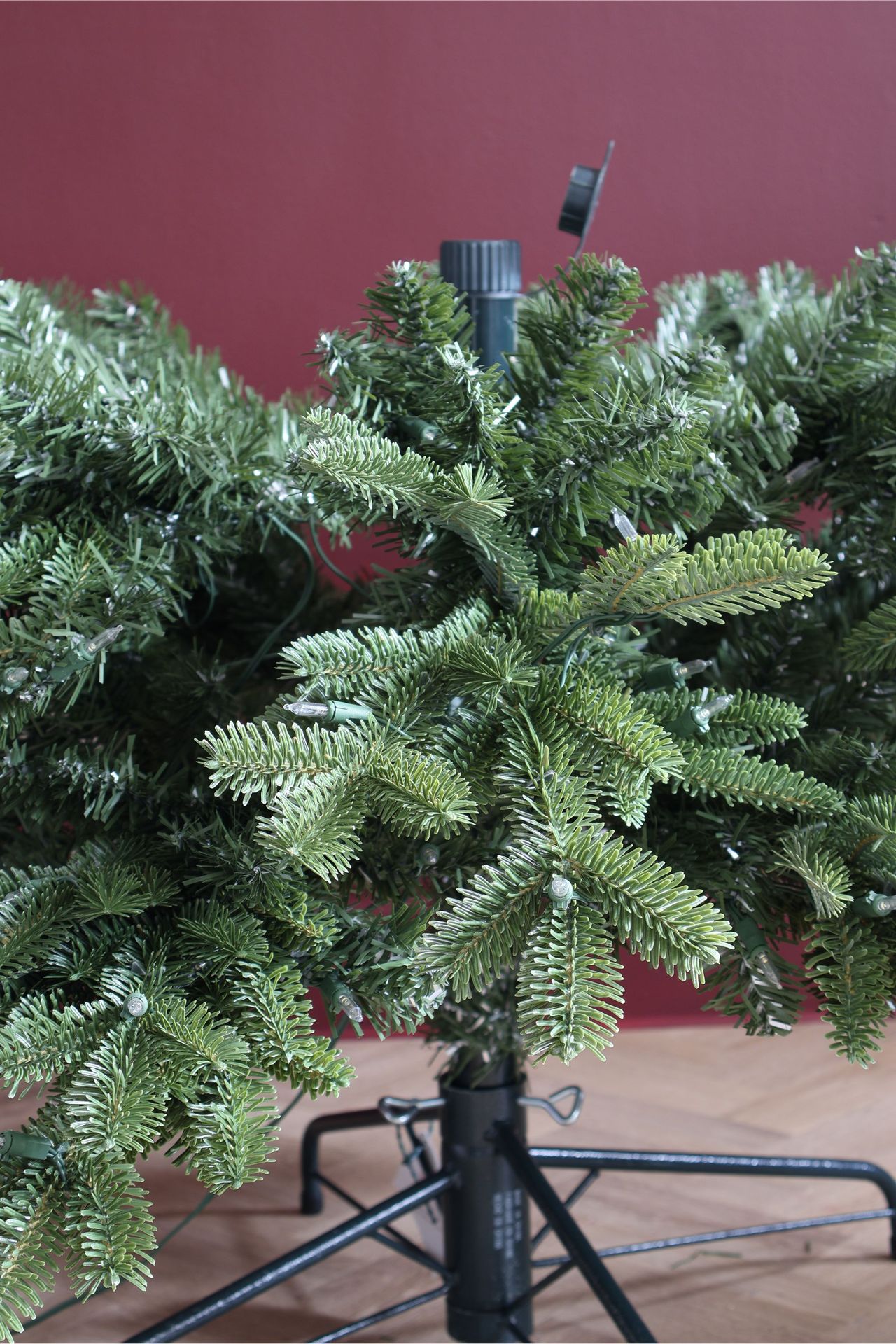 How to Fluff a Christmas Tree — A Step-by-Step Guide | Livingetc
