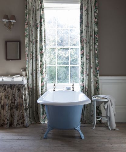 Bathroom curtain ideas: 10 elegant washroom drapery styles | Homes ...
