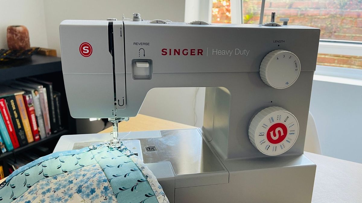 Singer Heavy Duty 4423 review | Creative Bloq