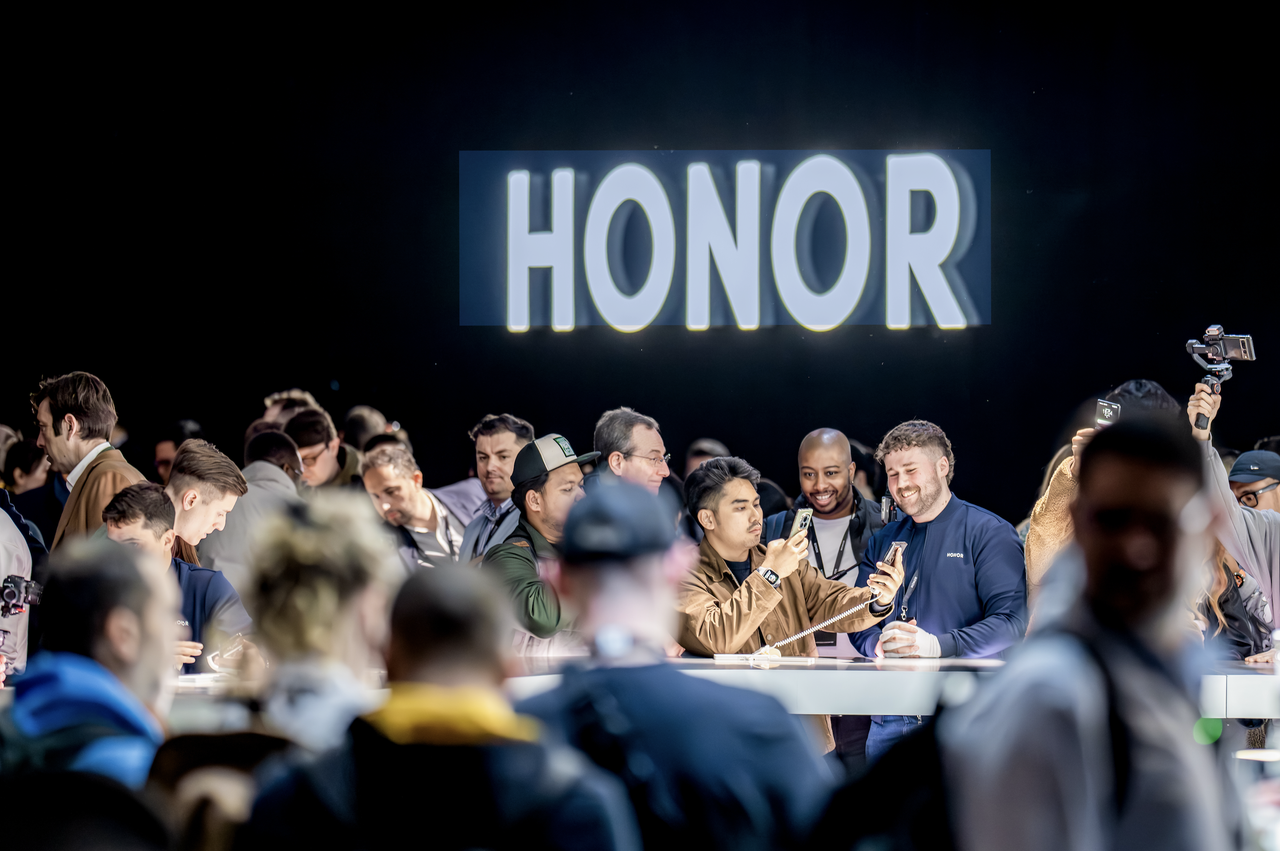 The HONOR x Porsche Design Smartphone Is The Latest In Luxury Tech ...