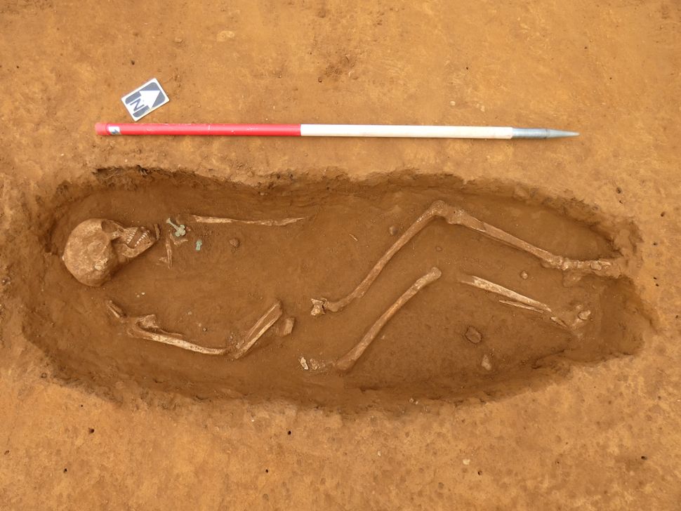 Massive Anglo-Saxon cemetery and treasure unearthed in England | Live ...