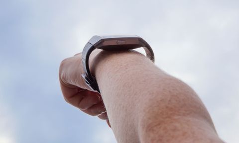 Fitbit Ionic Review: Next-Gen Fitness Smartwatch, Last-Gen Looks | Tom ...