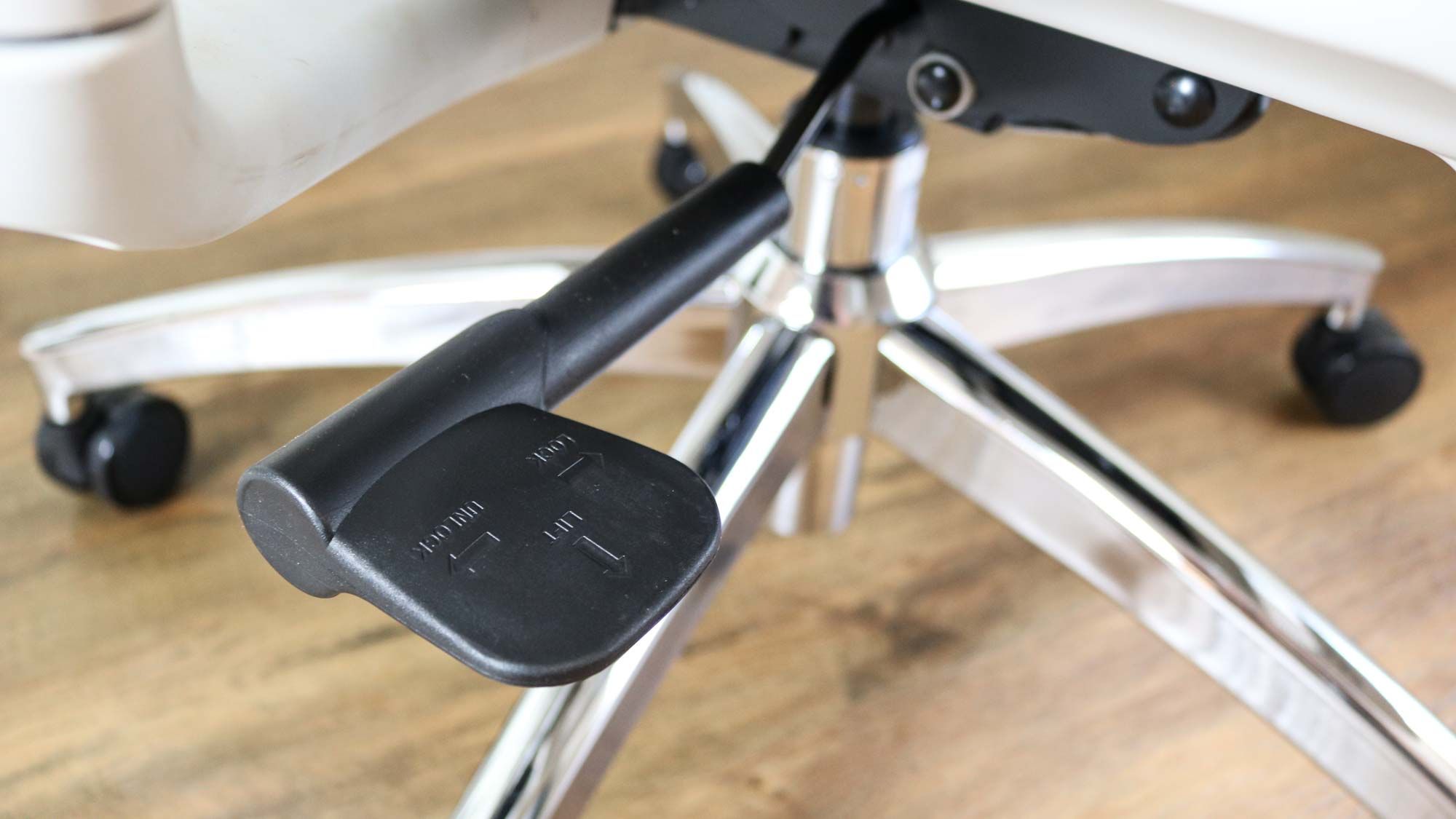 The 5 most common office chair adjustments — what you need to do to ...