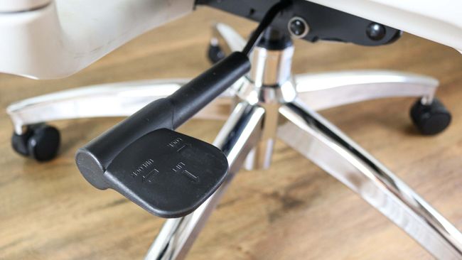 The 5 most common office chair adjustments — what you need to do to ...