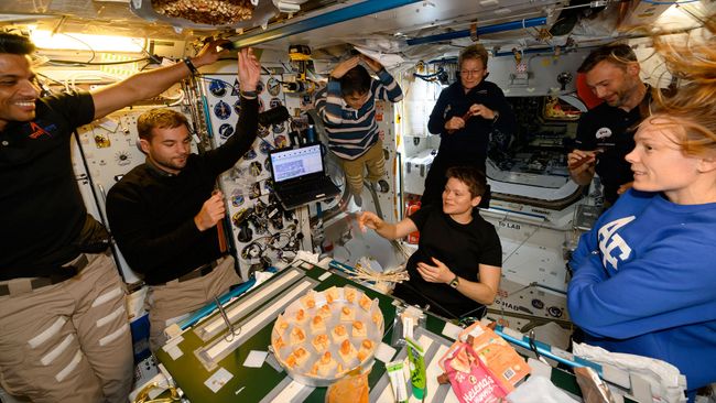 Rookie crewmates kept things fresh for Ax-4 astronaut Peggy Whitson ...