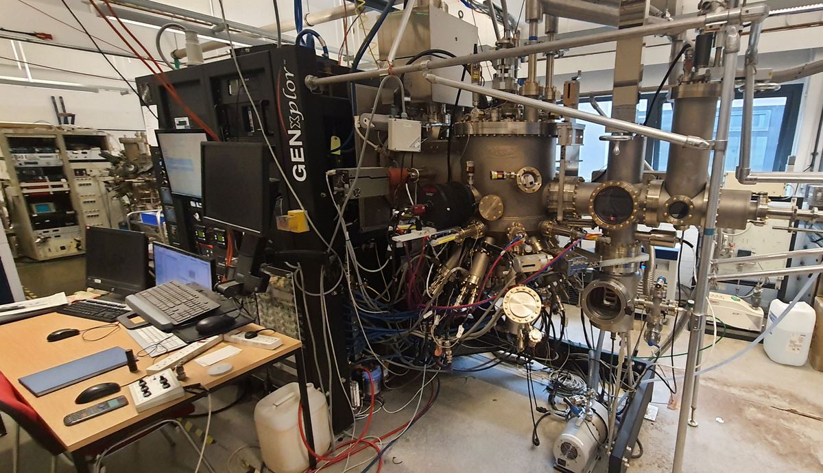 UltraRAM Demos Prototype Chip, Secures Funding to Validate Commercial ...
