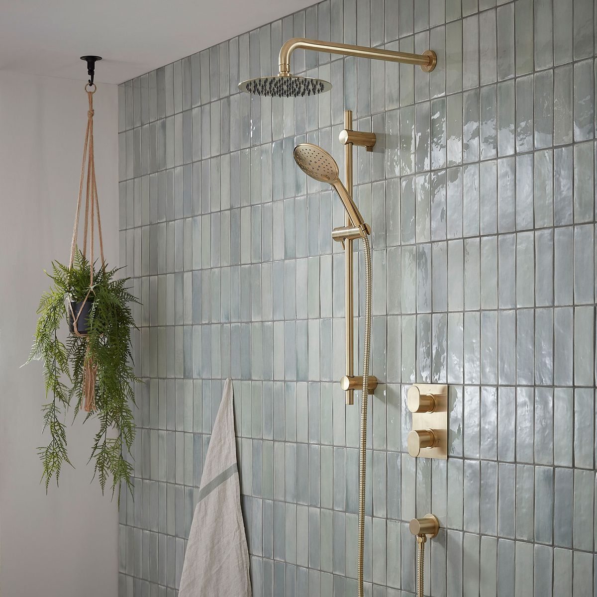 What is a thermostatic shower and how do they work? | Homebuilding