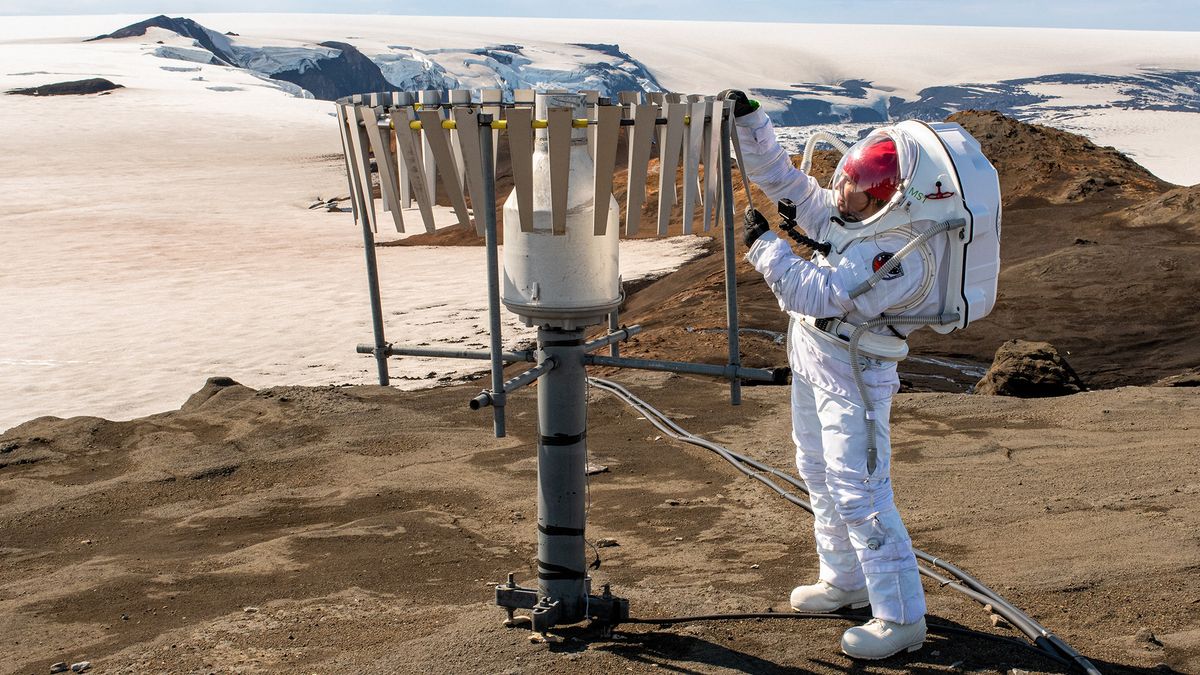 Scientists Test Mars Spacesuit By Climbing a Glacier in Iceland | Space