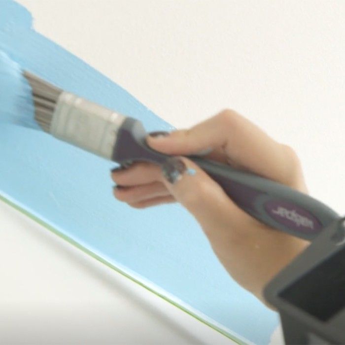 How to cut in paint - for clean lines and corners when painting walls ...
