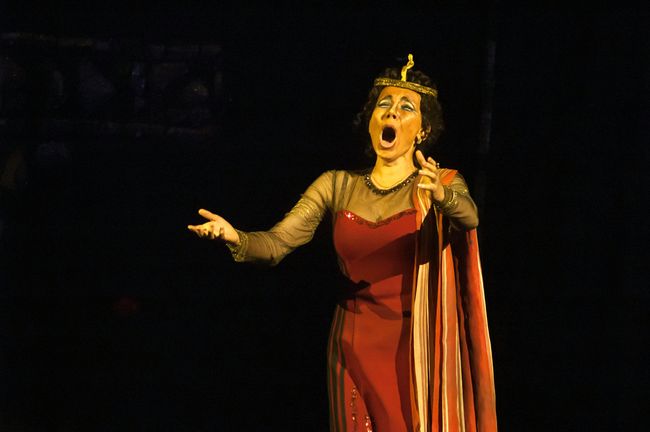 Can a Singer Break Glass | Singing Break Glass | Live Science