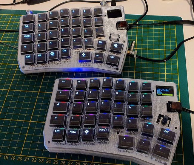 This Mechanical Keyboard Puts OLED Displays on Every Key | Tom's Hardware
