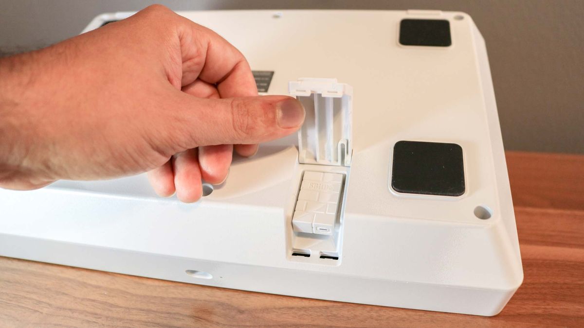 8BitDo Arcade Stick for Xbox review: Finally, a wireless fight stick ...