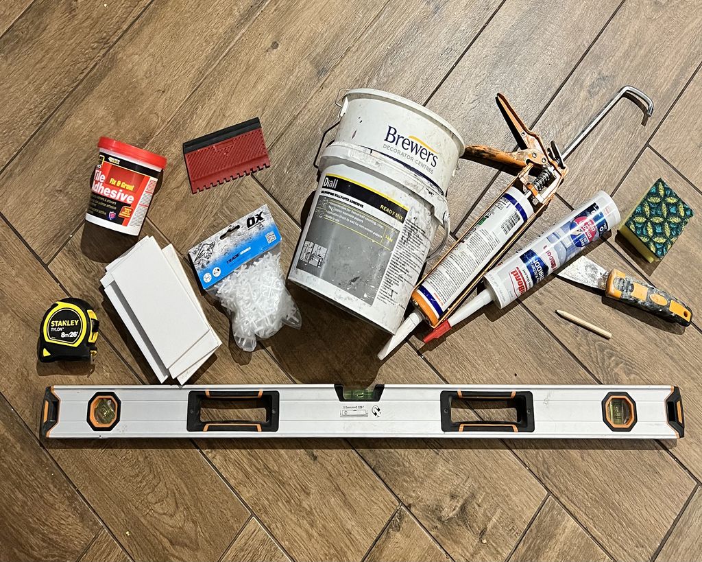 How to tile a backsplash: a DIY guide for beginners | Real Homes