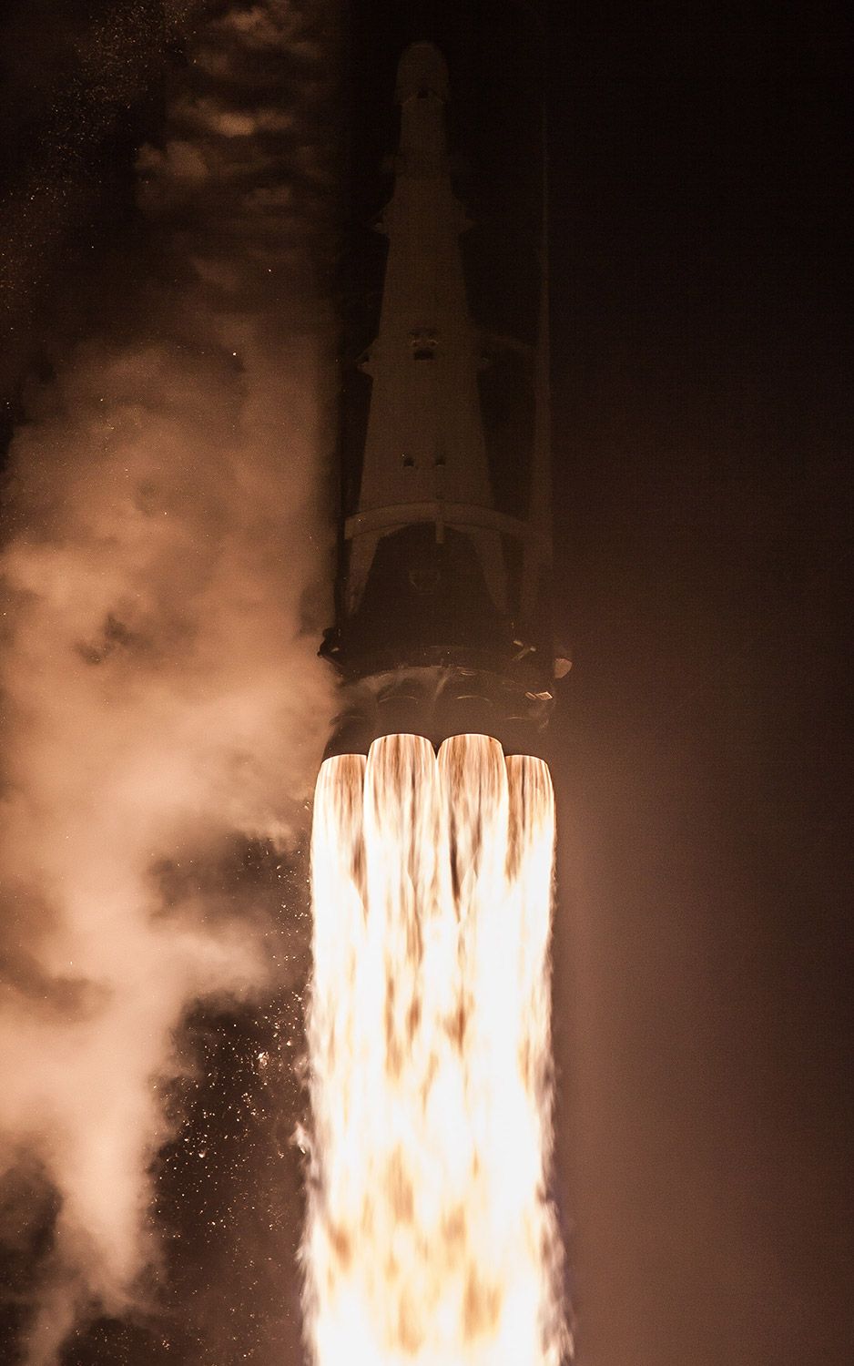SpaceX's Dazzling Nighttime Launch of the SES-12 Satellite in Photos ...