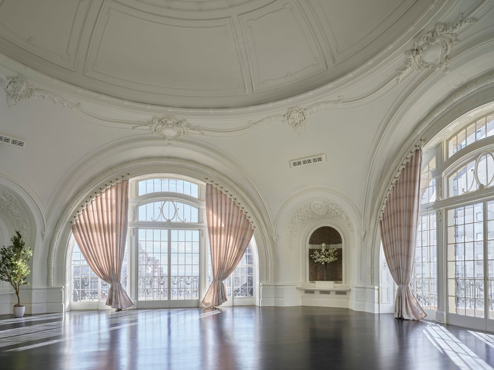 Philadelphia’s ‘Grande Dame’ Bellevue Hotel reopens with a French twist ...