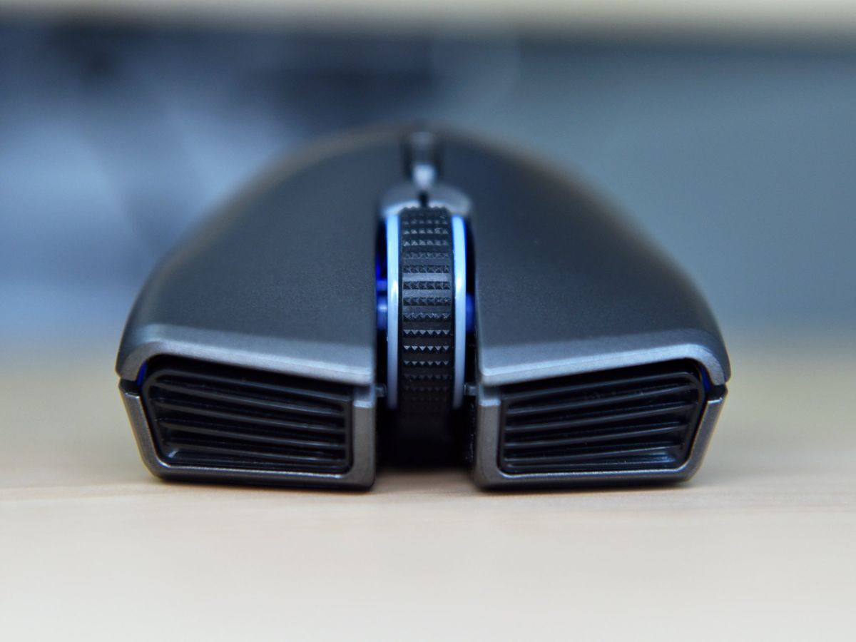 Razer Lancehead review: This gaming mouse aggressively keeps you ...