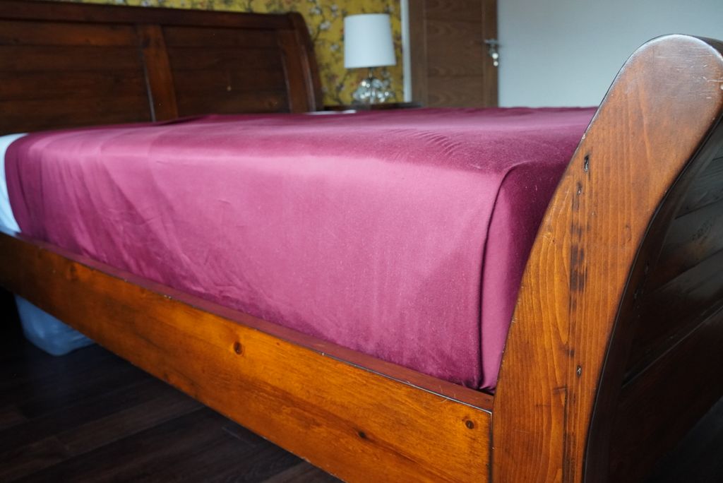 How to Make "Hospital Corners" — And Style Your Bed Better | Livingetc