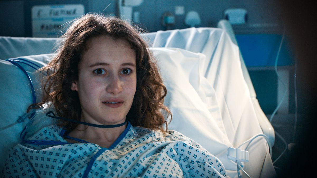 Holby City's Alex: 'Fletch reminded Evie's his little girl!' | What to ...