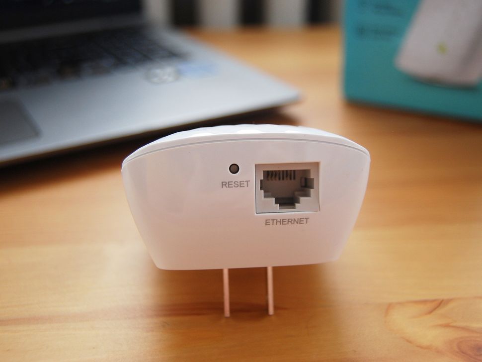 TP-Link RE220 review: An affordable, compact Wi-Fi extender with great ...