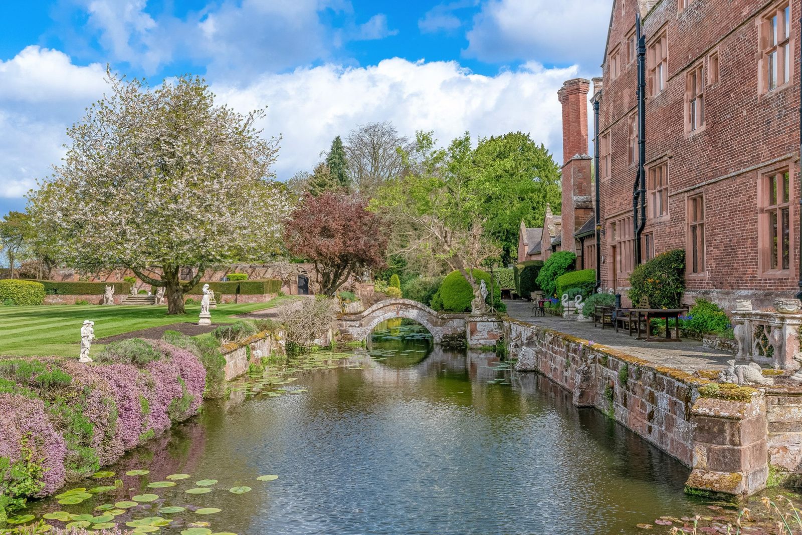 A 400-year-old fantasy house with moat, four-poster beds and a 'magic ...