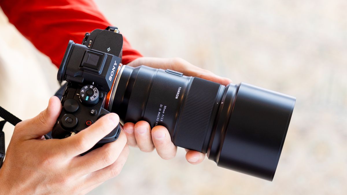 Tamron launches new 90mm f/2.8 Di III VXD Macro for Sony & Nikon mirrorless cameras | Digital ...