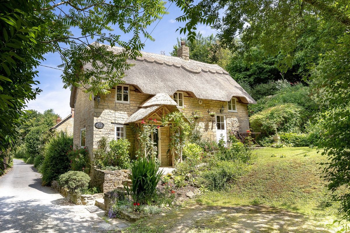 An almost absurdly picturesque thatched cottage in rural Dorset — and ...