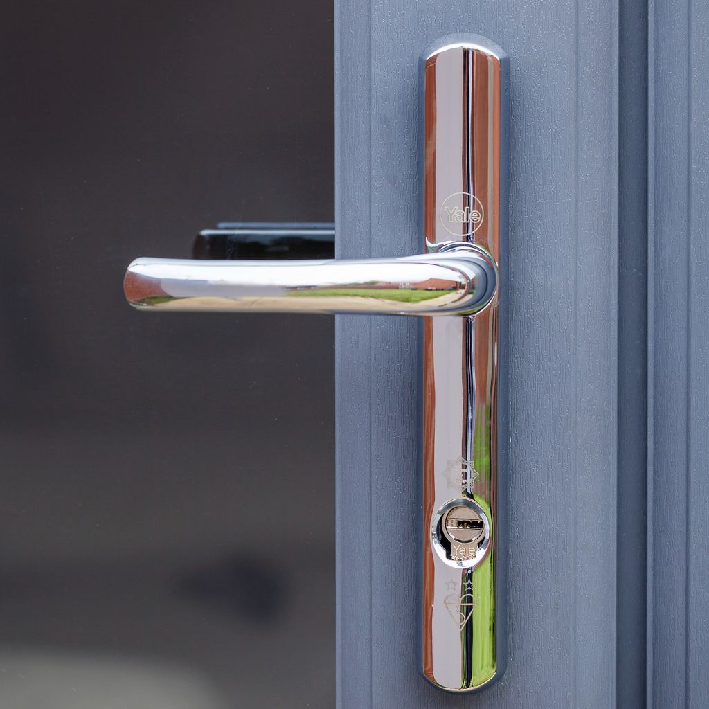 How to fix a door handle that is loose: a step-by-step guide | Ideal Home
