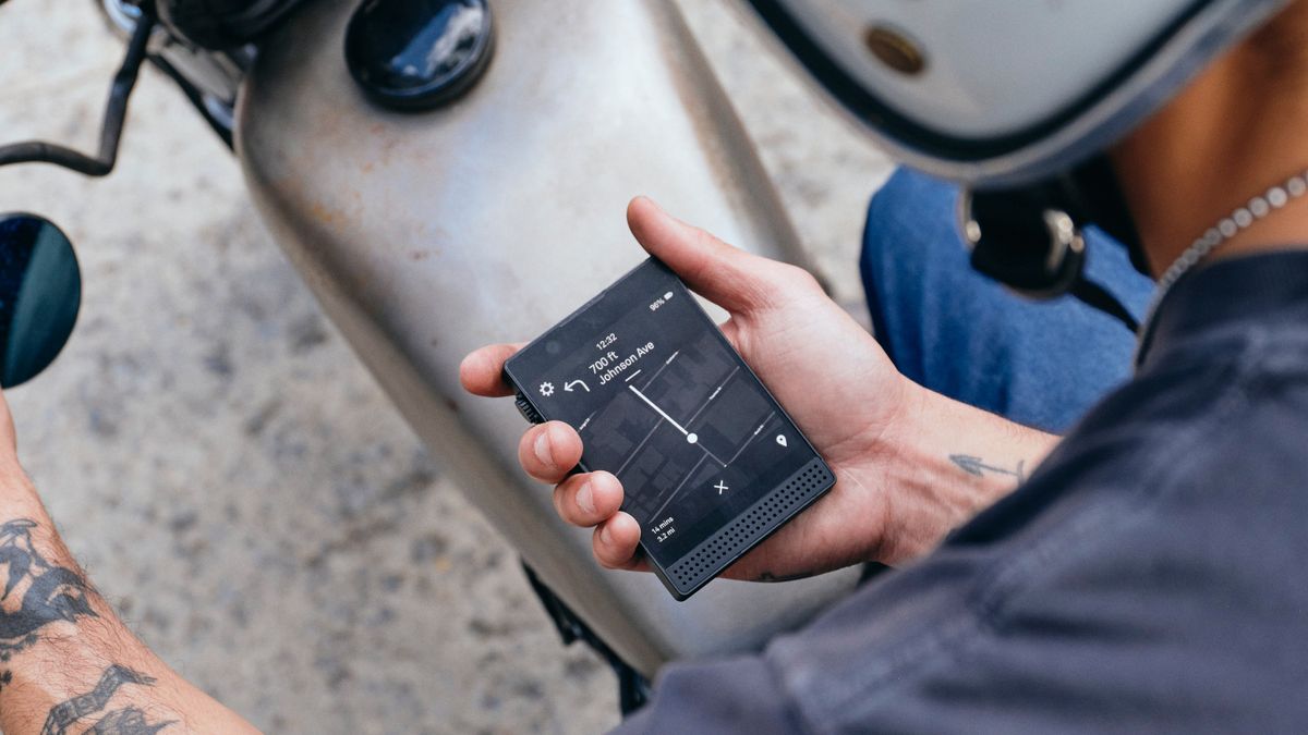 A new dumb phone is on the scene, and it looks pretty darned cool ...